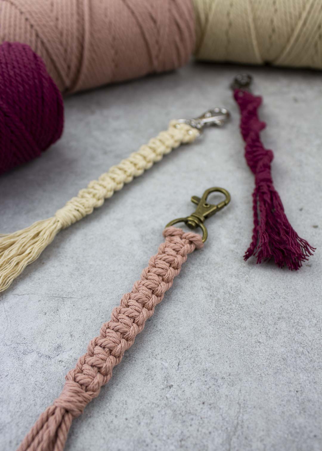 Einfache Makramee Schlüsselanhänger - DIY Anleitung - CaroKunterbunt